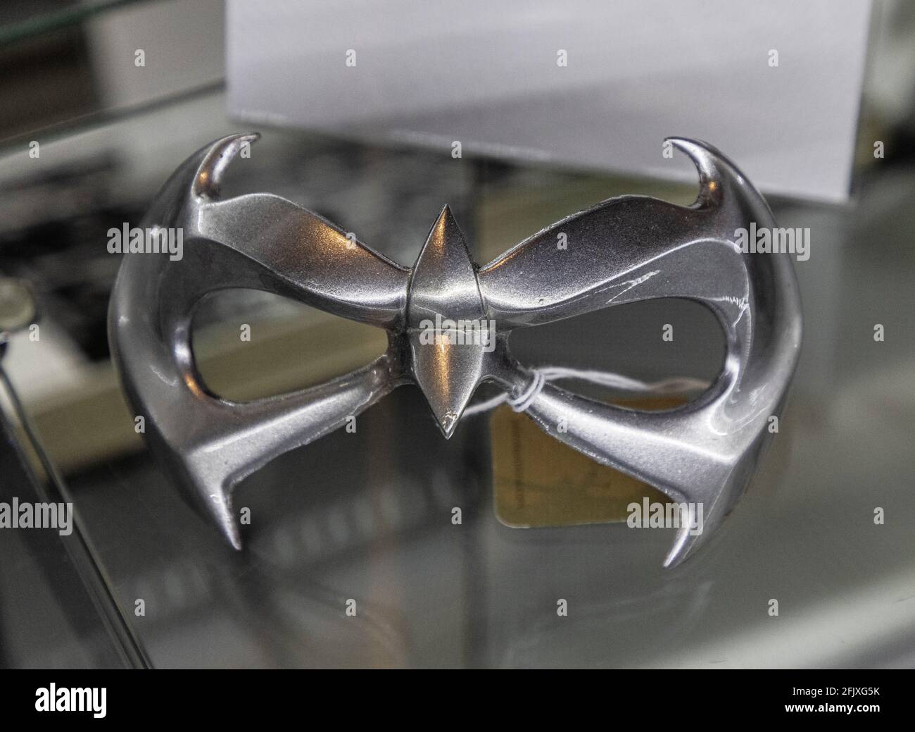 Robin mask hi-res stock photography and images - Alamy