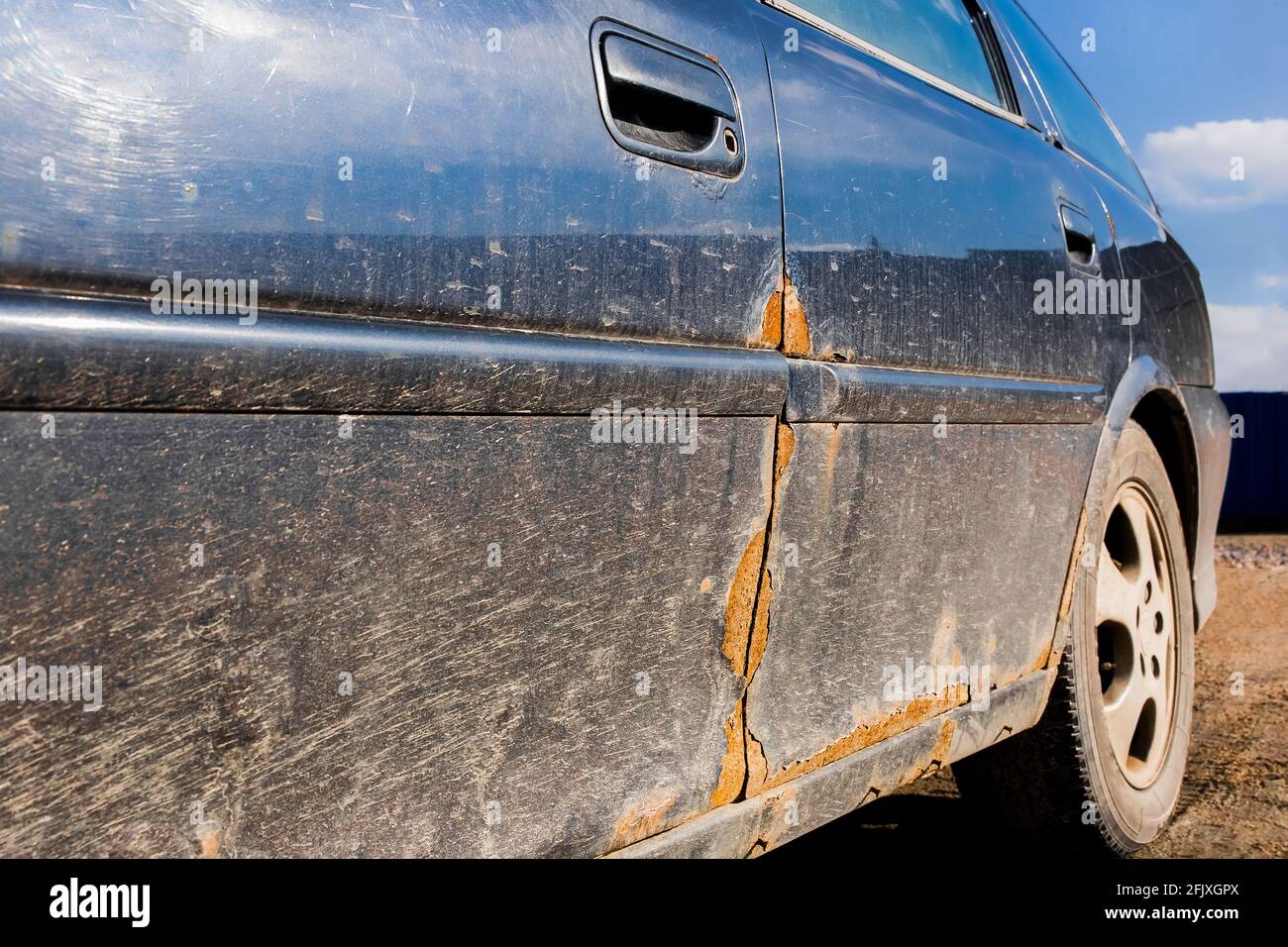 Rust on car door hi-res stock photography and images - Alamy