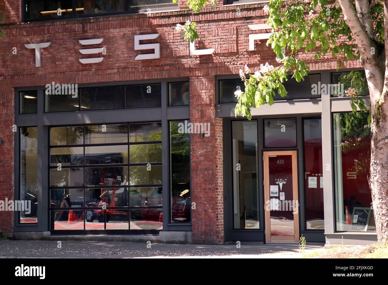 Car Dealership Exterior America High Resolution Stock Photography and ...