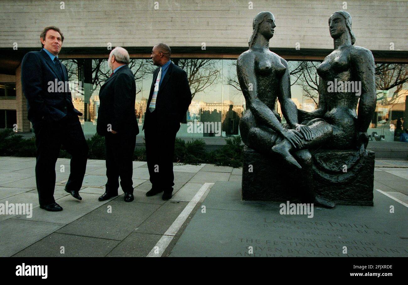 Frank dobson sculpture hi-res stock photography and images - Alamy