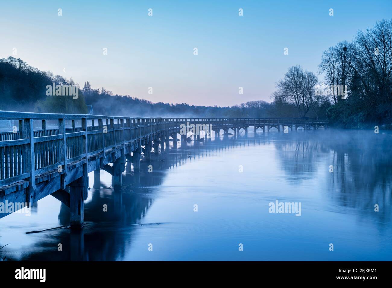 Marsh Lock walkway in the mist and frost before sunrise. Mill Lane ...