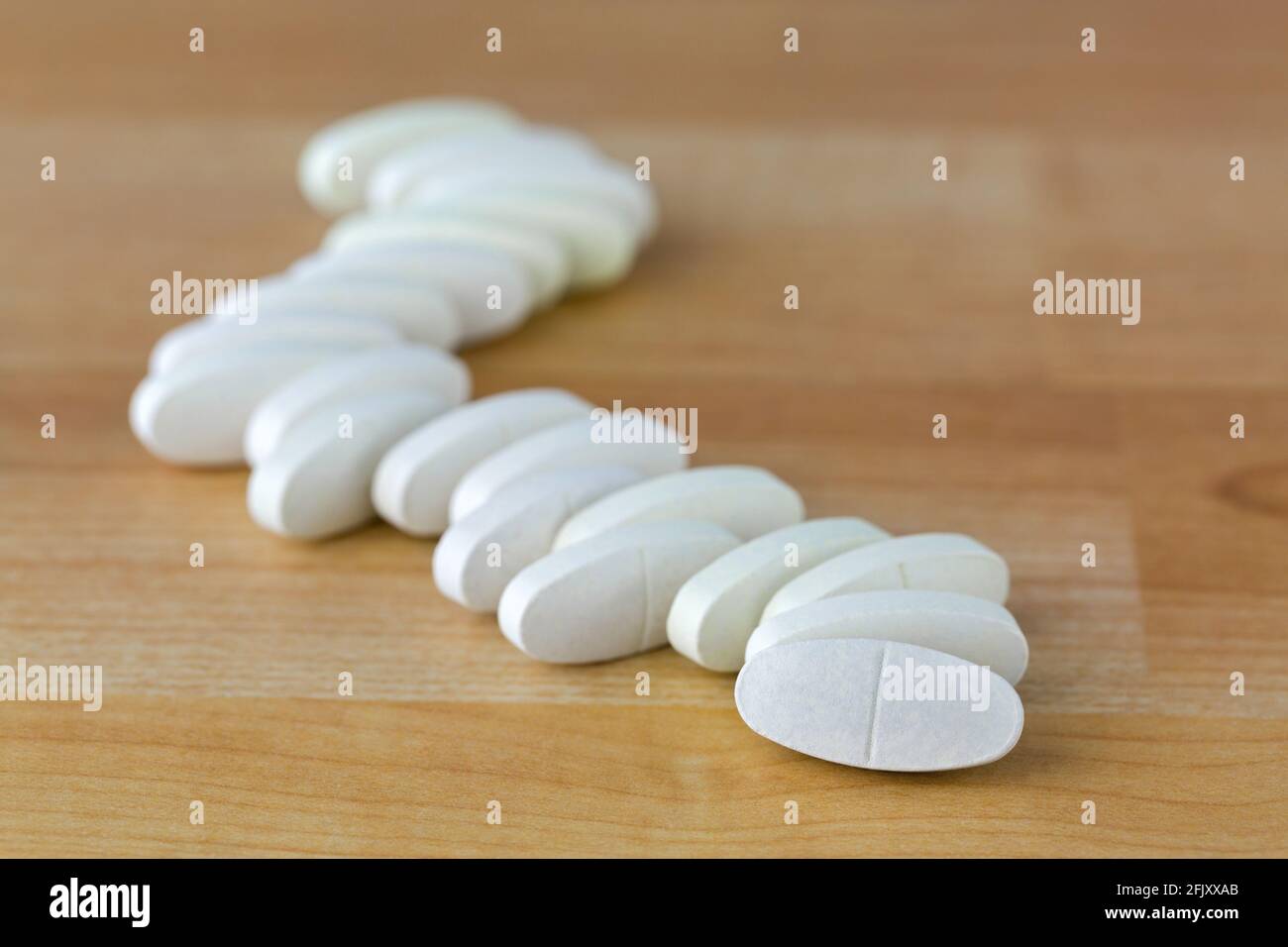 Oval Calcium Magnesium vitamin tablets to prevent osteoporosis, bone ...