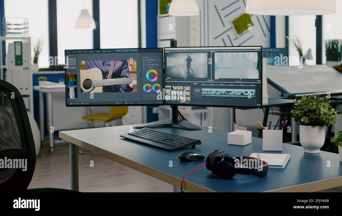 Dual monitor setup hi-res stock photography and images - Alamy