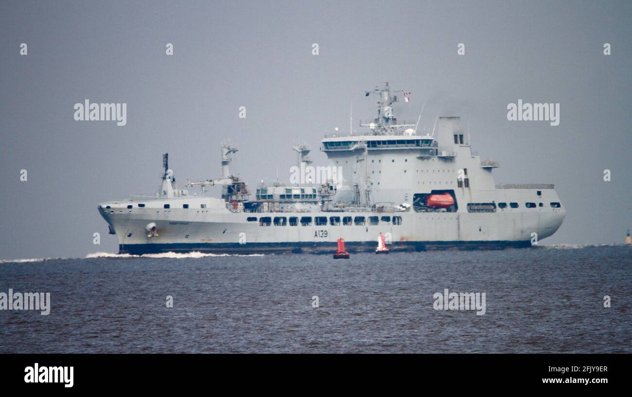 Navy boat helipad hi-res stock photography and images - Alamy