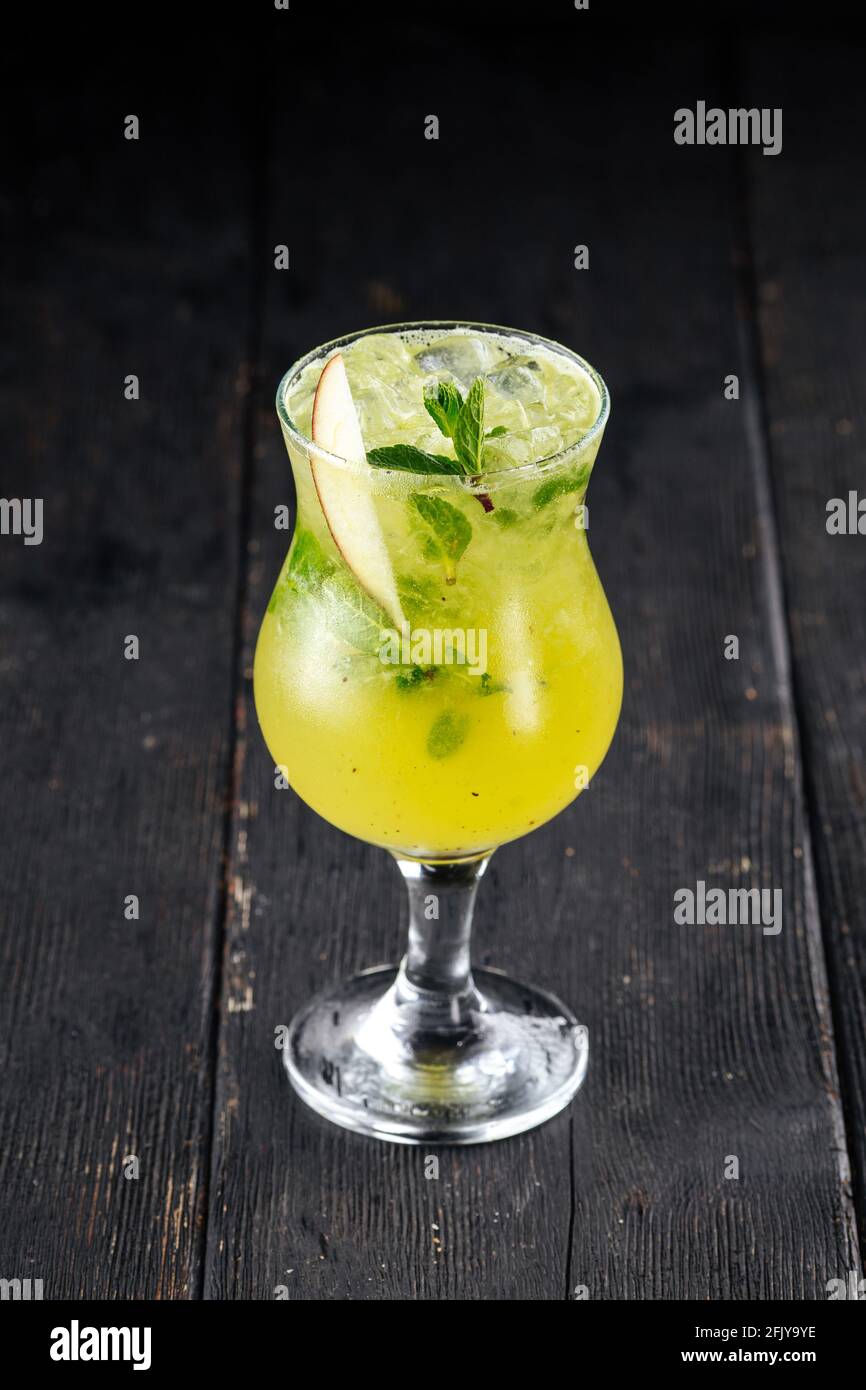 Glass of green apple mojito cocktail Stock Photo - Alamy