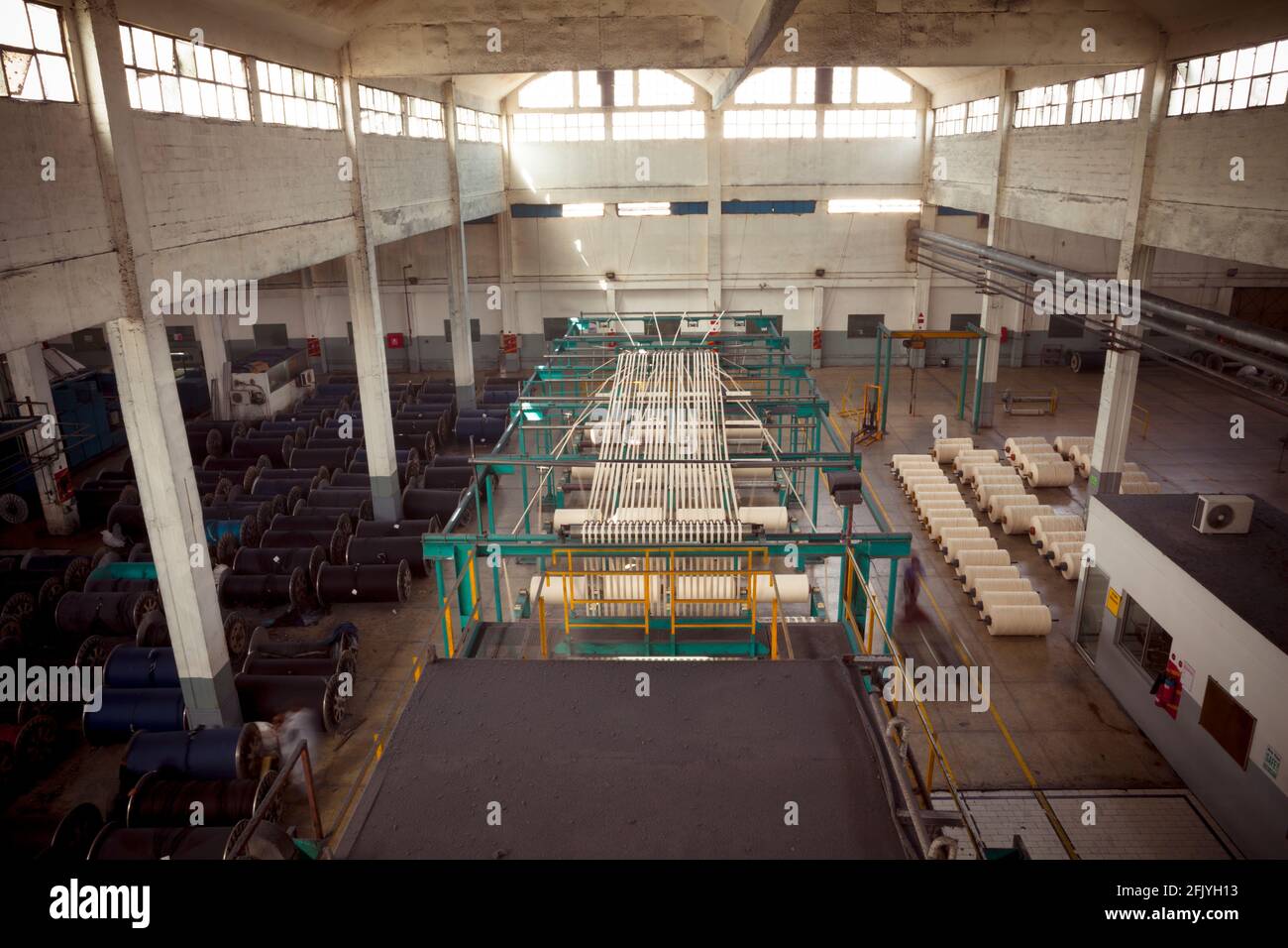 Gigantic rope dyeing machine for dyeing raw thread for making denim ...
