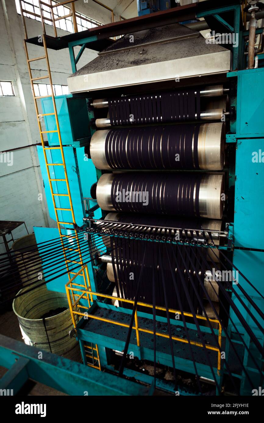 Gigantic rope dyeing machine for dyeing raw thread for making denim ...