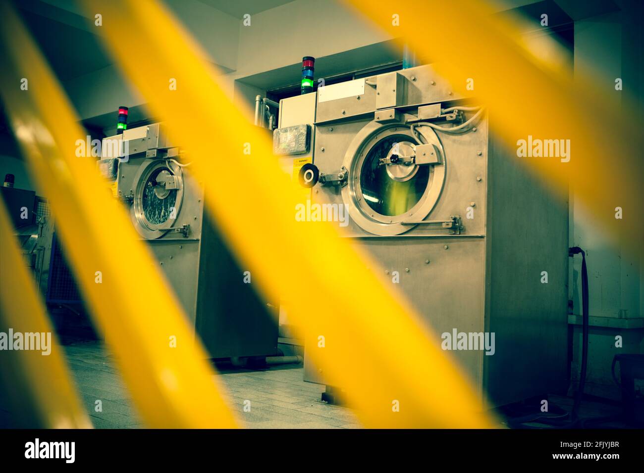 Front loading industrial washing machine. The rotary machines model LCO ...