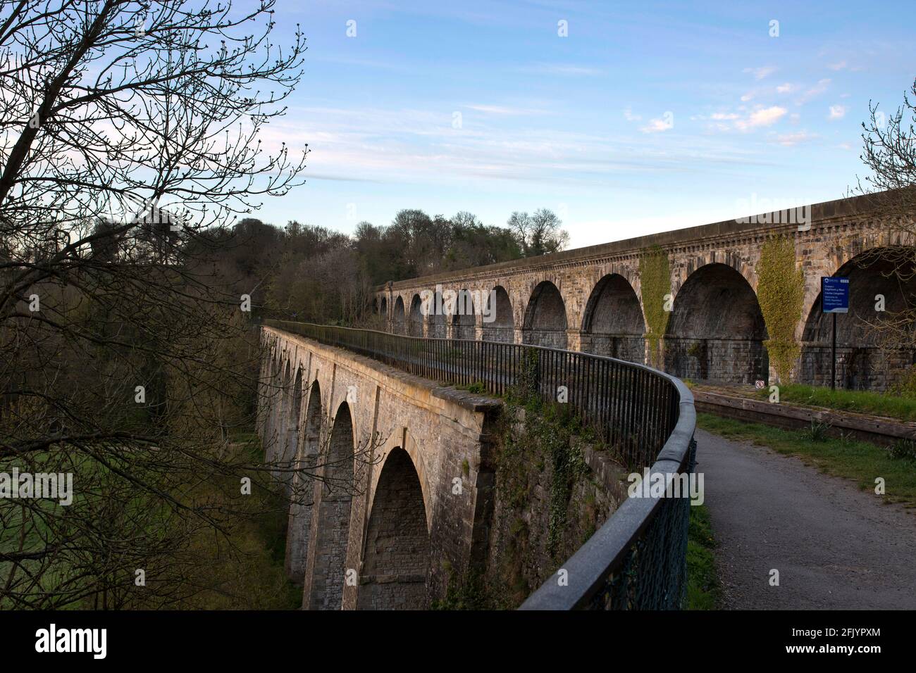 Chirk aqueduct and viaduct on the Llangollen canal, on the border of ...