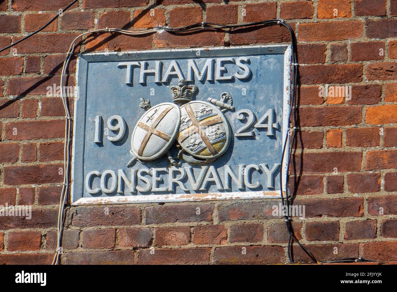 England, Oxfordshire, Thames Conservancy 1924 plaque on Lock keeper's ...