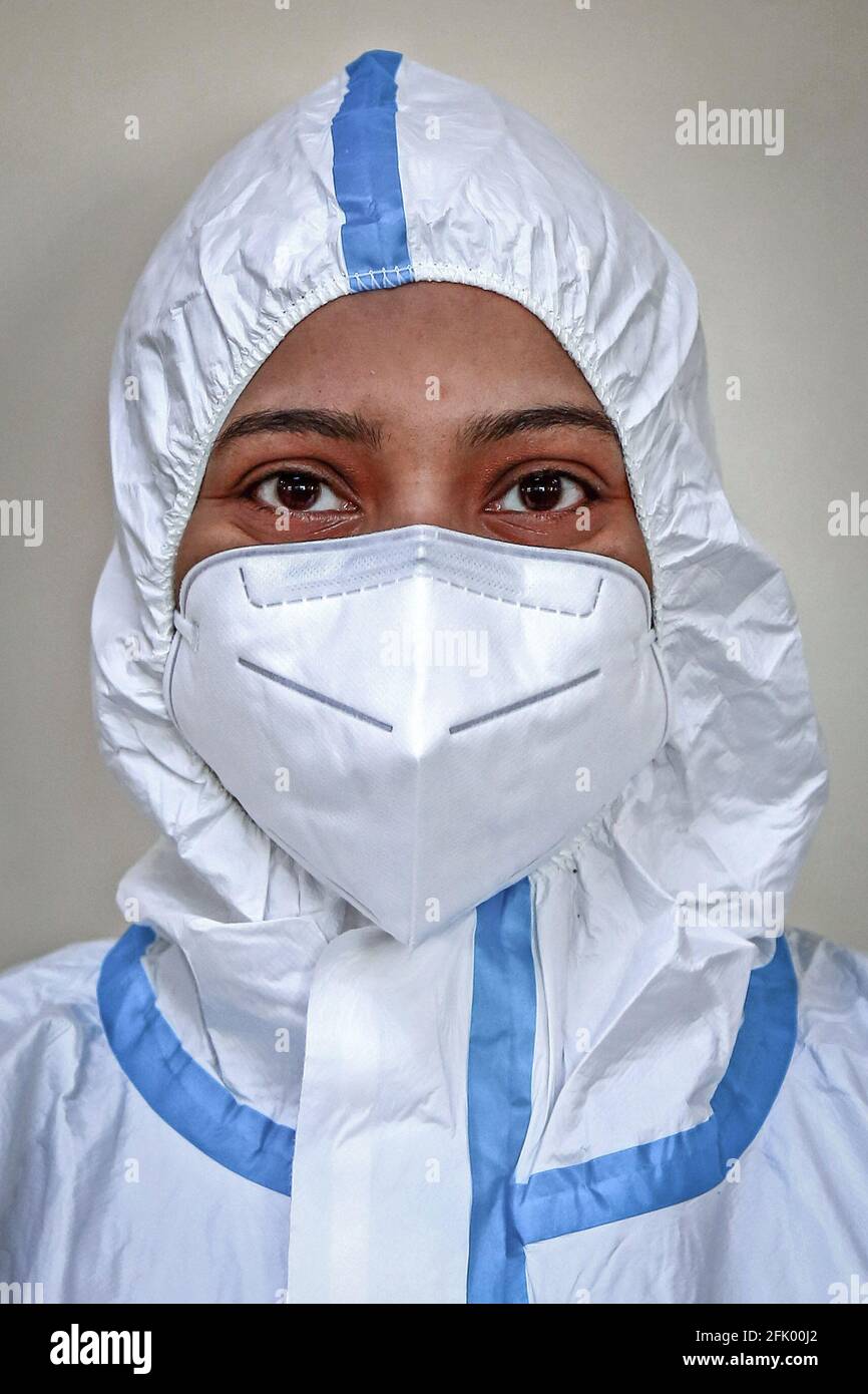 Cairo, Egypt. 26th Apr, 2021. Intensive Care Unit (ICU) nurse Amany ...