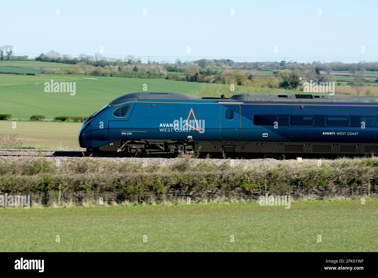 An Avanti West Coast Pendolino electric train, side view, Warwickshire ...