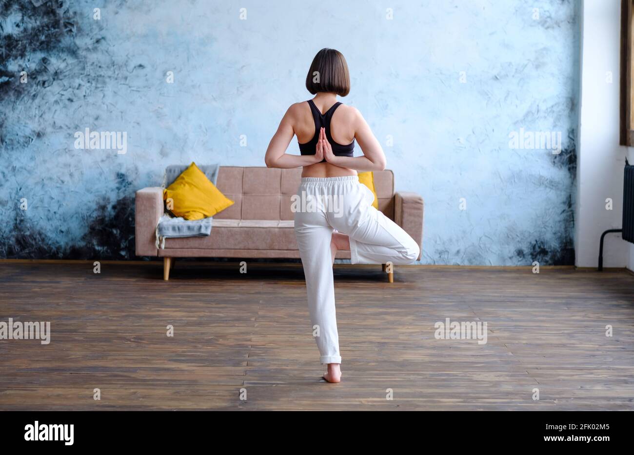 Woman good posture standing hi-res stock photography and images - Alamy