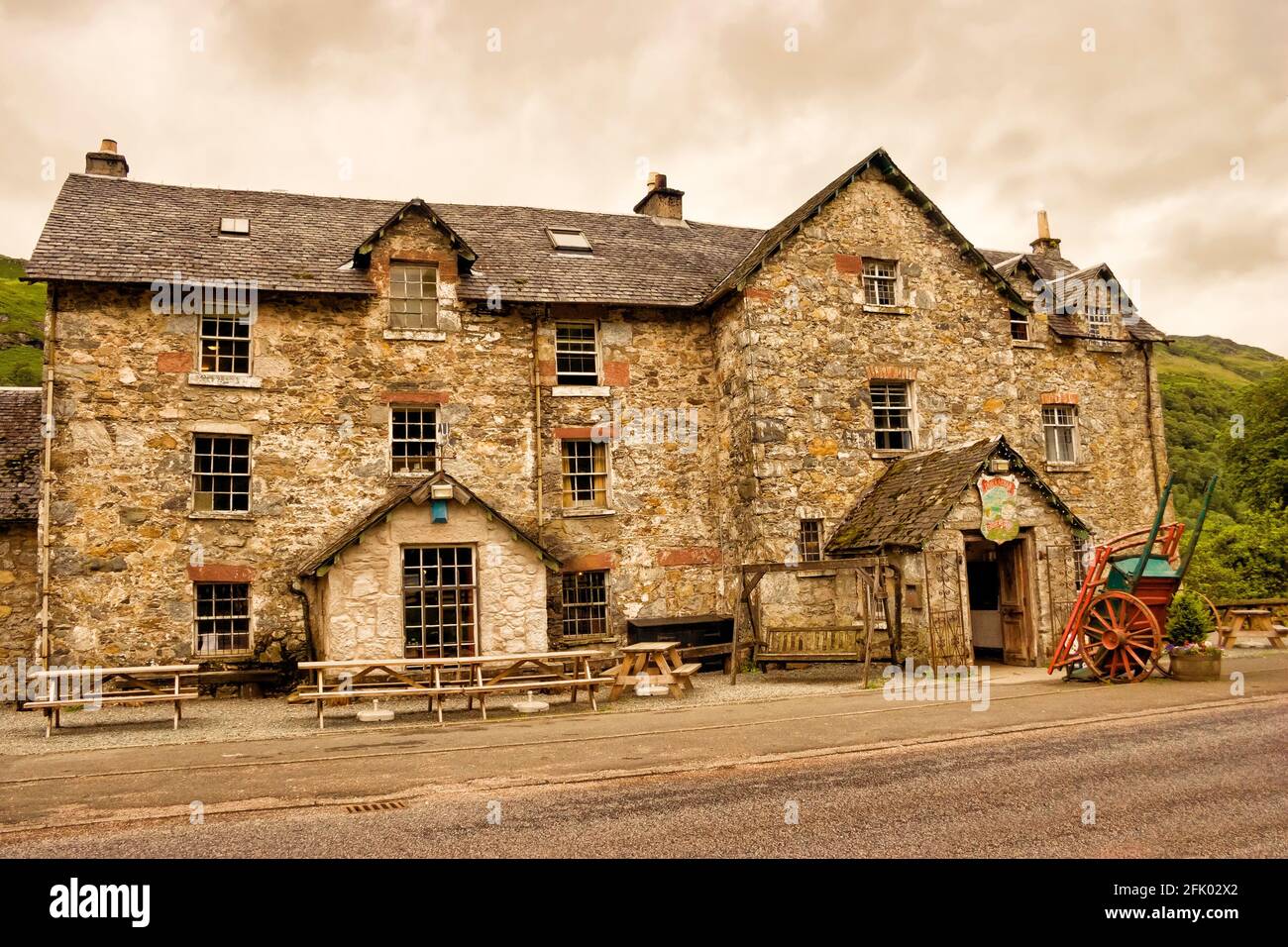 The Drover's Inn, Inverarnan, Loch Lomond, Scotland which is an old ...