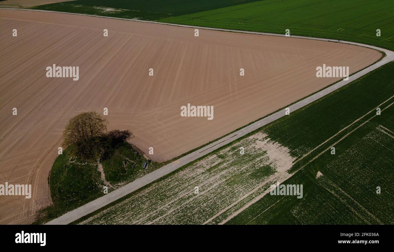 Drone illustration shows the Tumulus Bortombe/ Tumulus van Betz ...