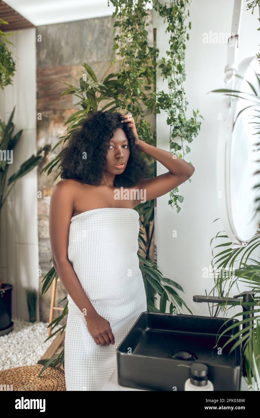 Beautiful skinned hi-res stock photography and images - Alamy