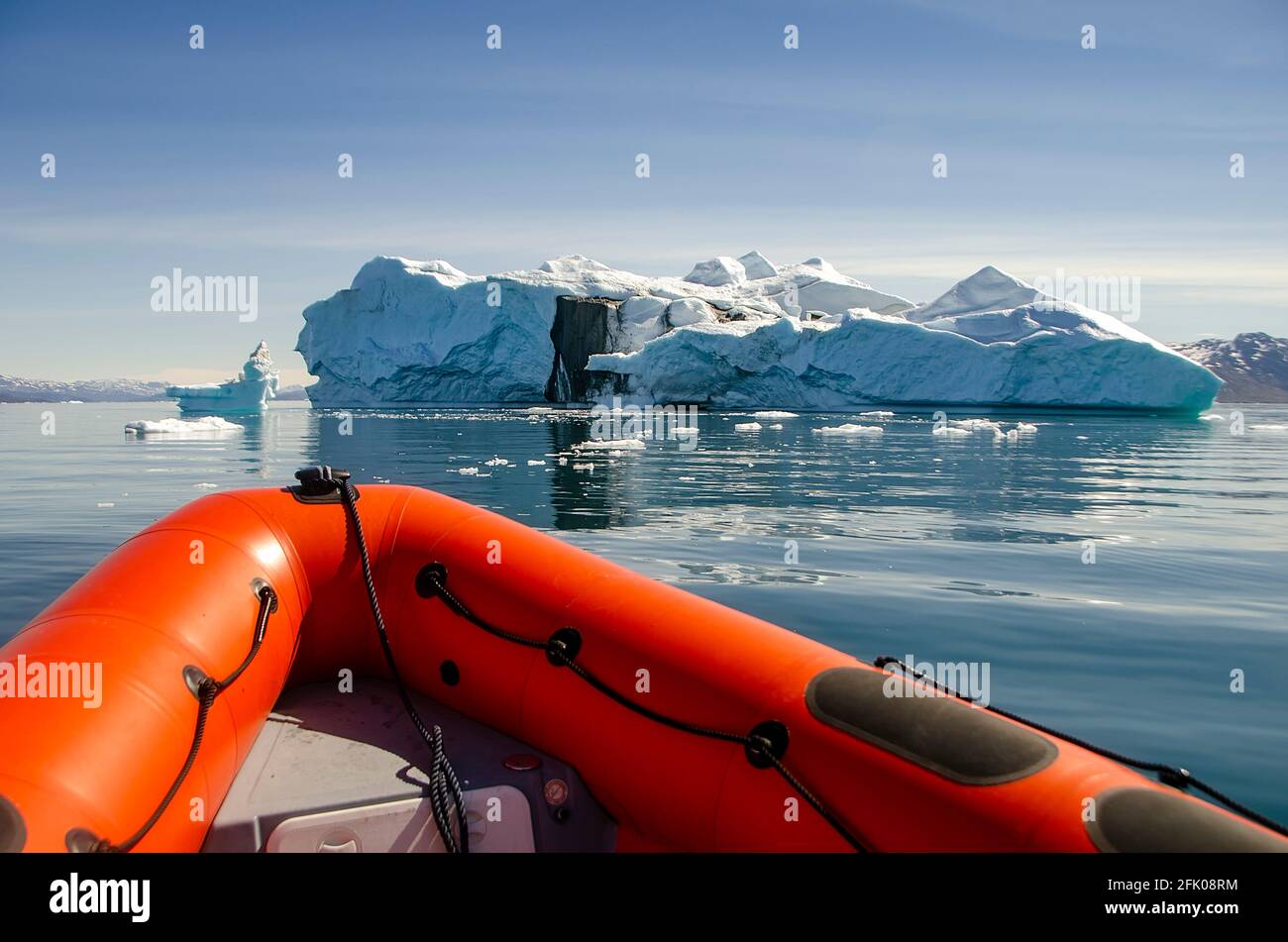 Sailing with icebergs hi-res stock photography and images - Alamy