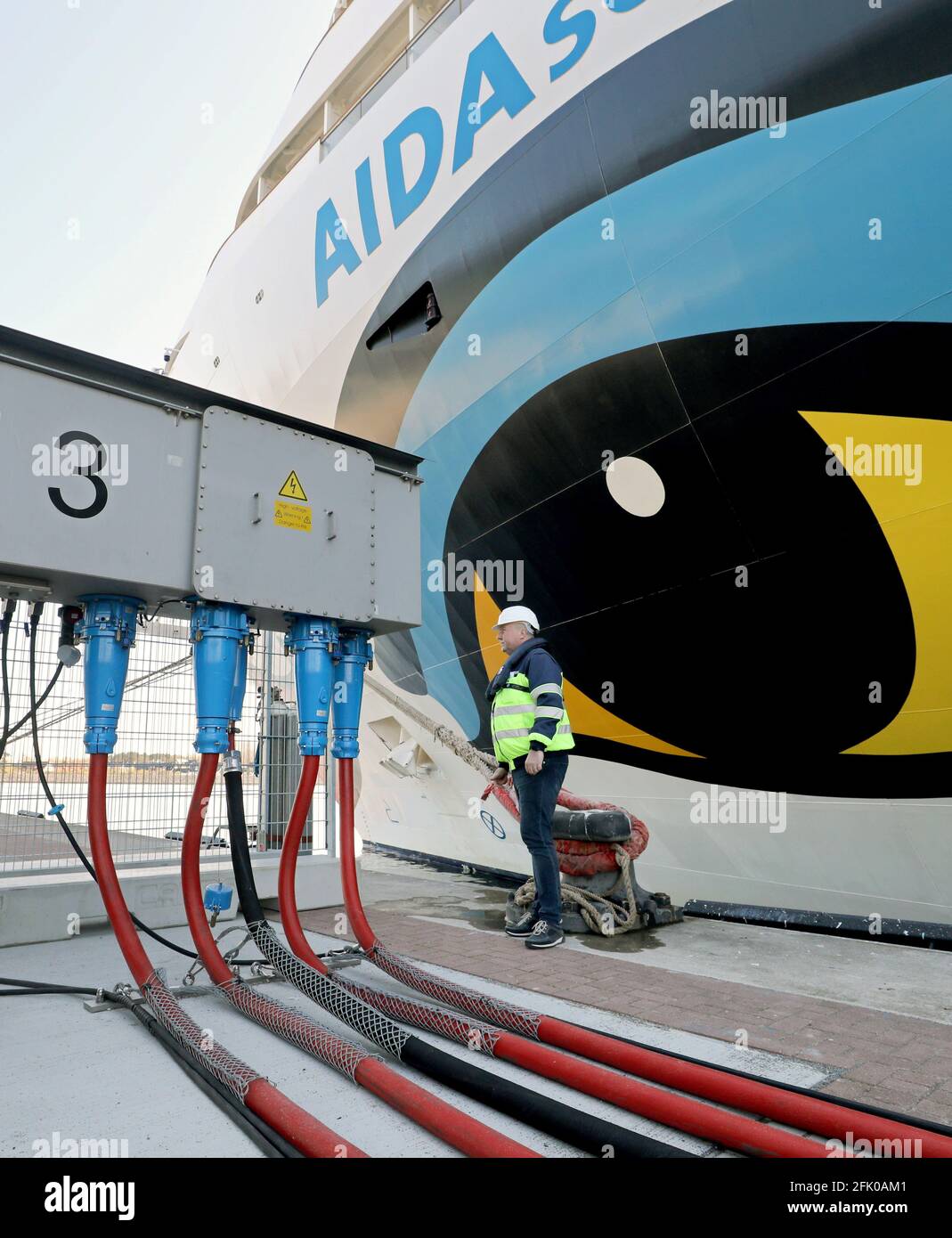 Ships electrical system hi-res stock photography and images - Alamy