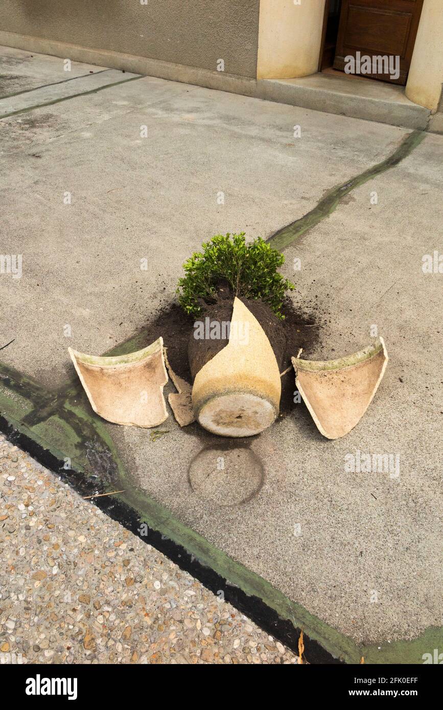 Turning area no parking road hi-res stock photography and images - Alamy