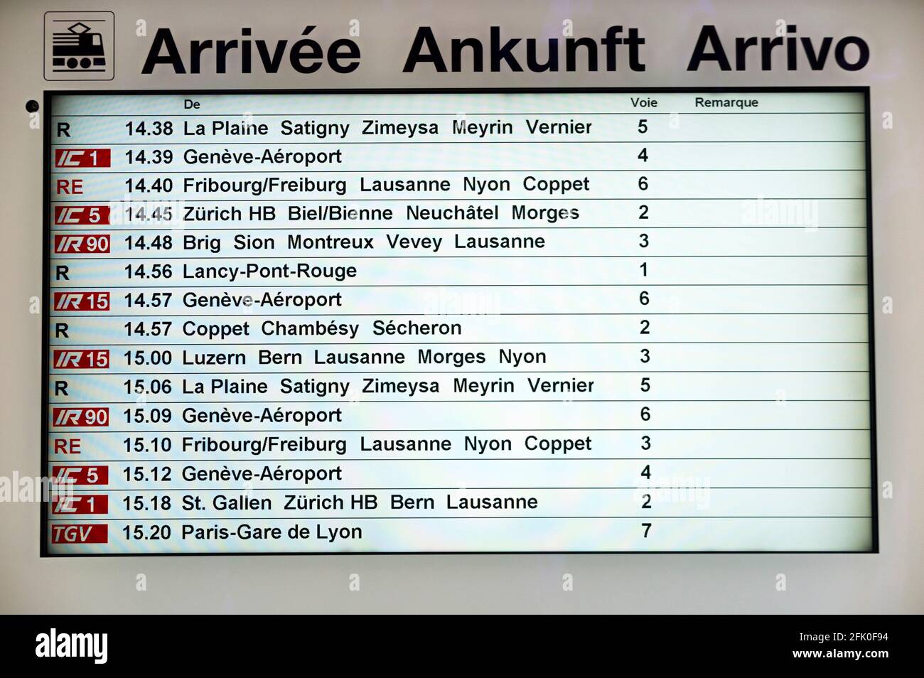 Railway platform geneva hi-res stock photography and images - Alamy