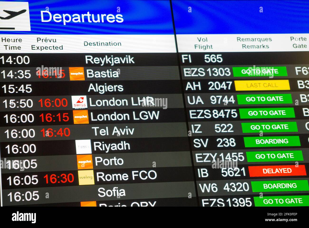 Boarding gates numbers hi-res stock photography and images - Alamy