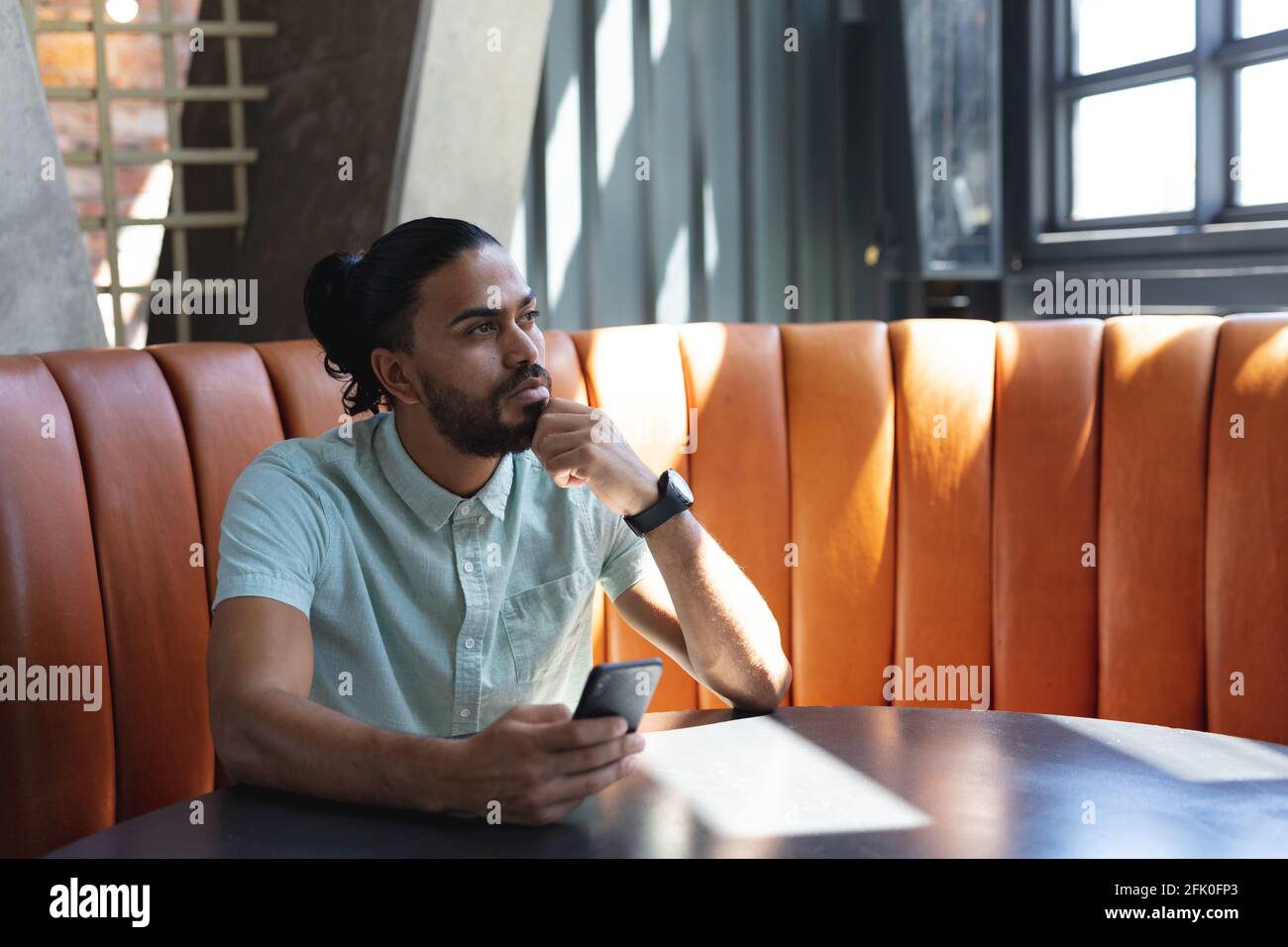 Man sitting cafe hi-res stock photography and images - Alamy