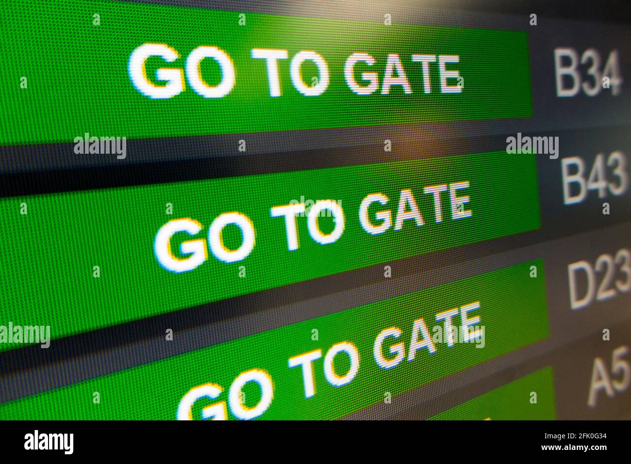 Rushing in airport hi-res stock photography and images - Alamy