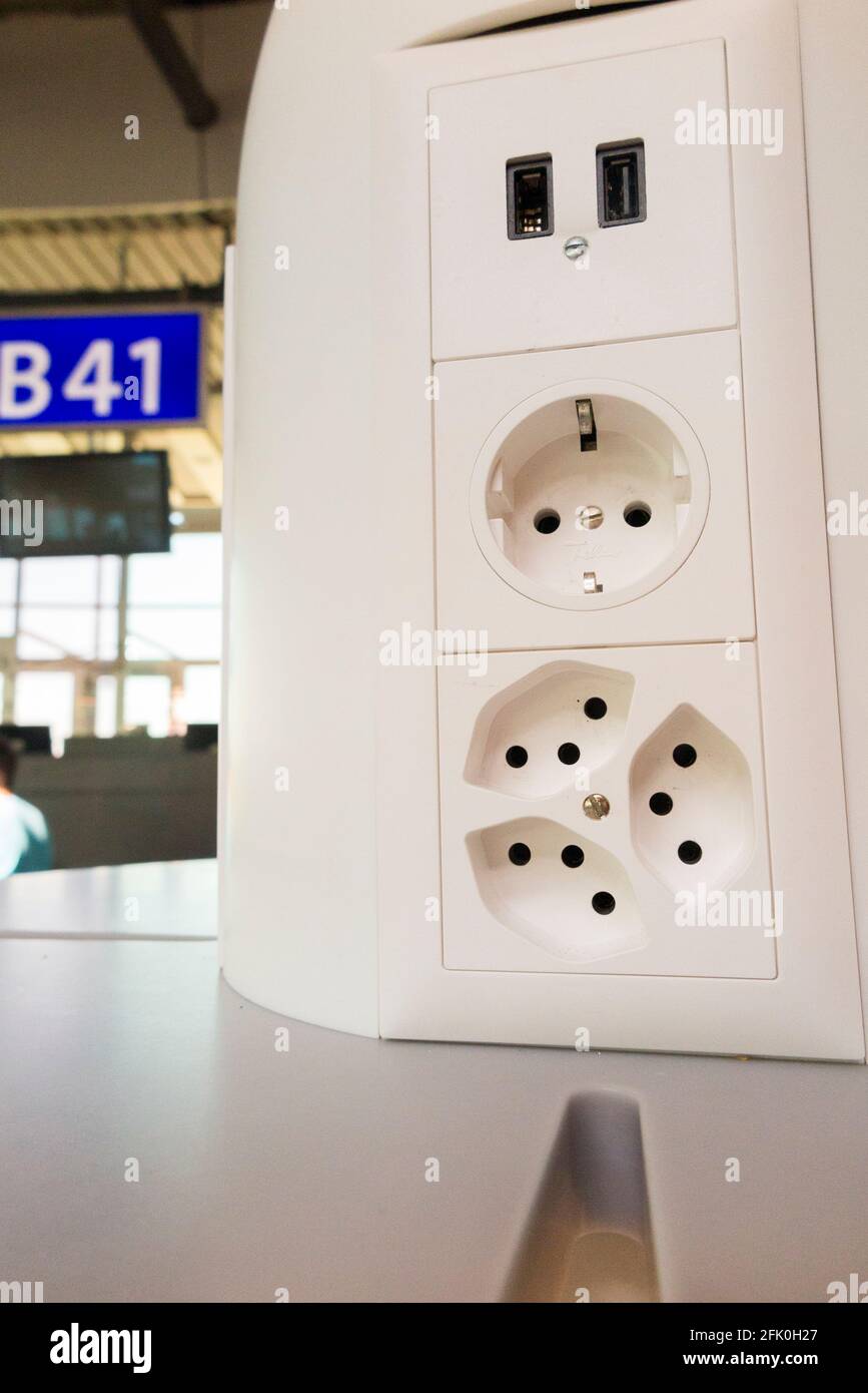 Airport charging stations hi-res stock photography and images - Alamy