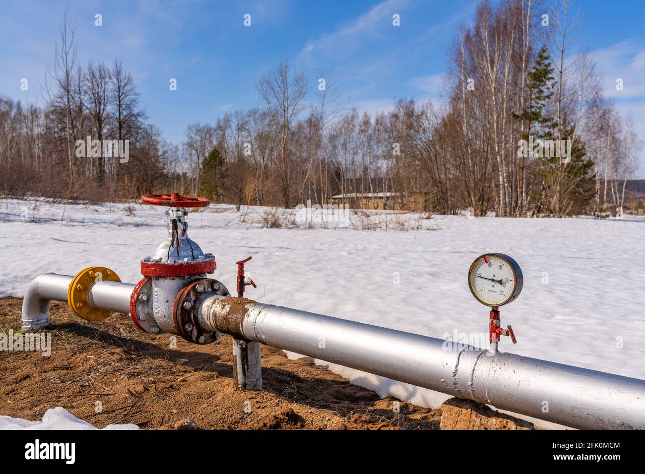 Pipeline Manometer Oil pressure gauge shows 5 ATM (Max 10 Bar - red ...