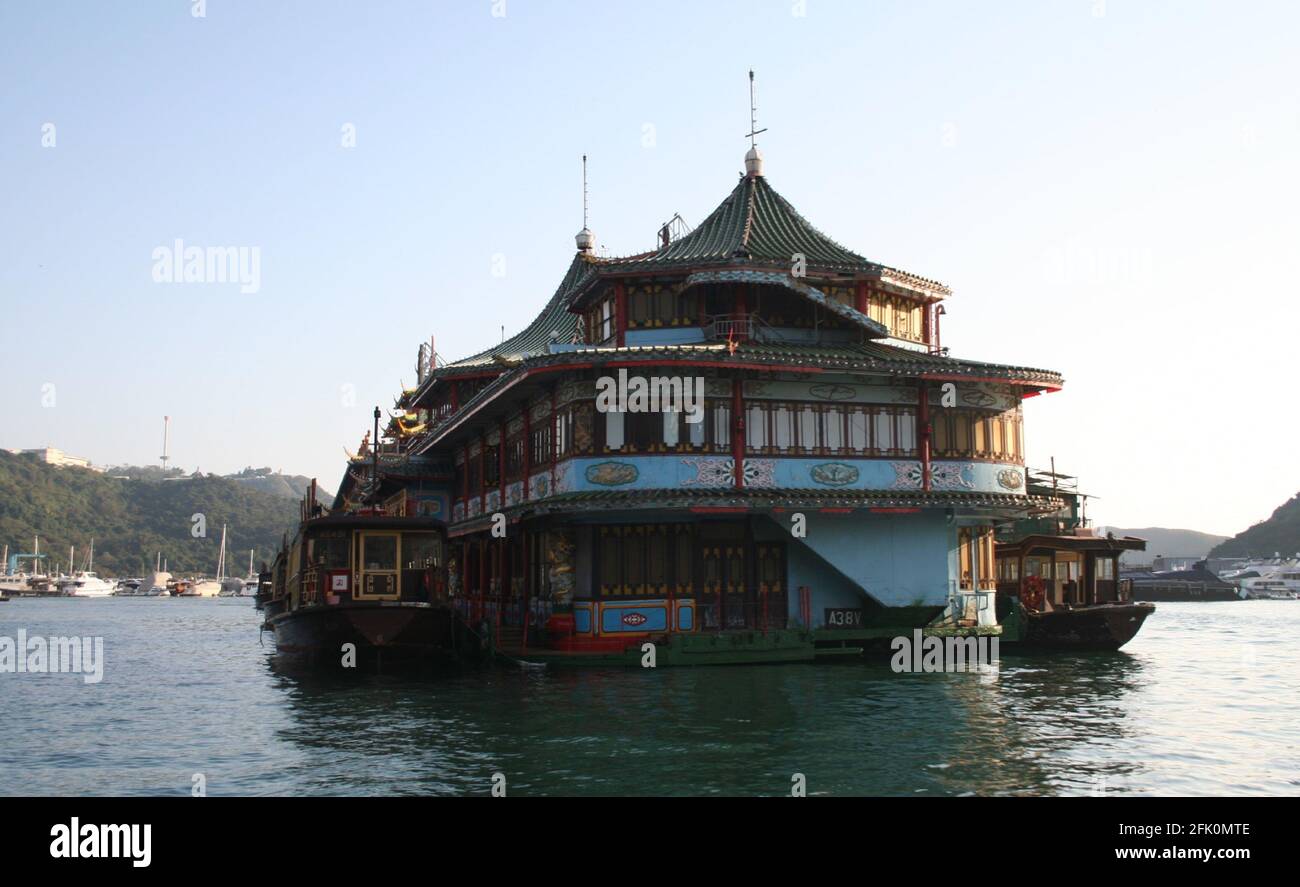 Jumbo floating restaurant hong kong hi-res stock photography and images ...