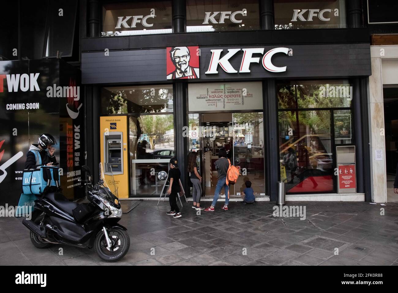 People outside kfc hi-res stock photography and images - Alamy