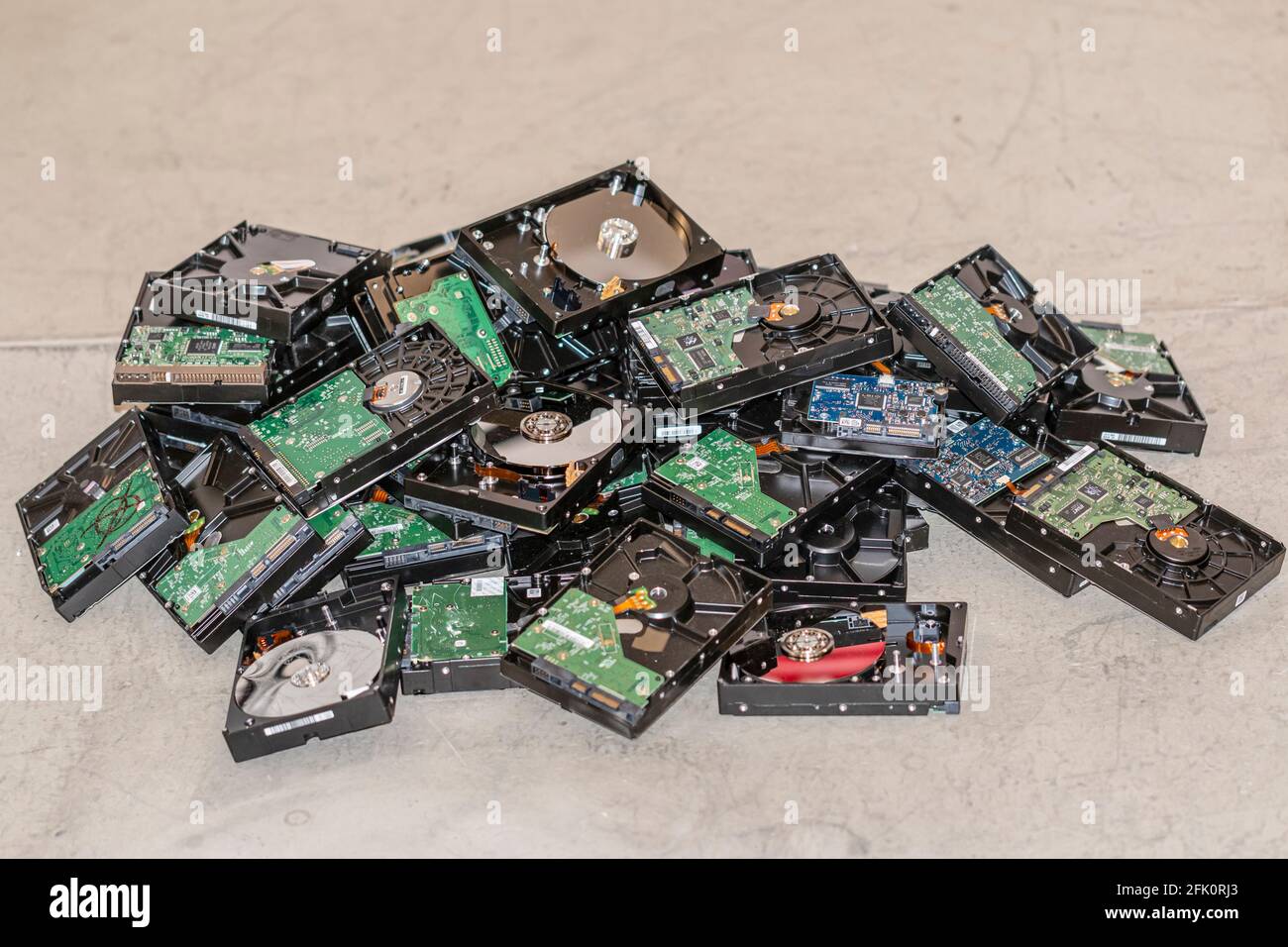 Electronic data recovery hi-res stock photography and images - Alamy