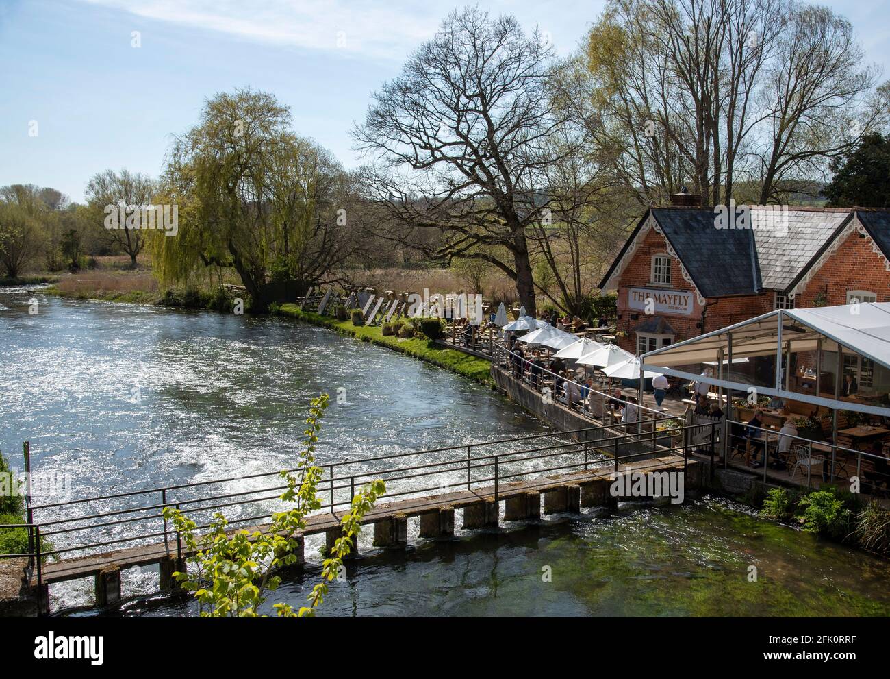 English Pub Front High Resolution Stock Photography and Images - Alamy