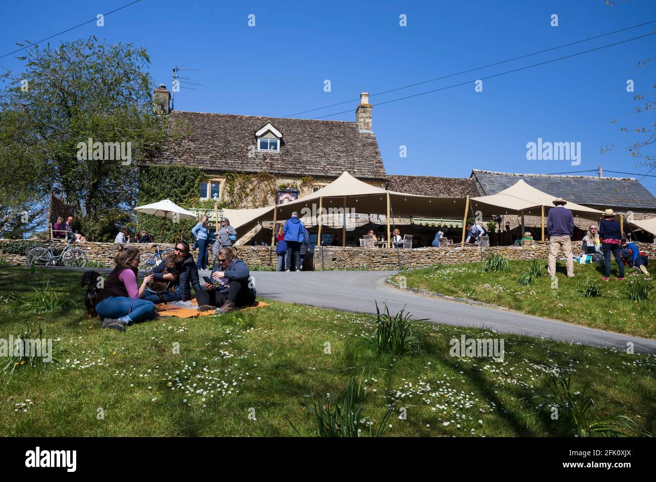 Gloucestershire inn hi-res stock photography and images - Alamy