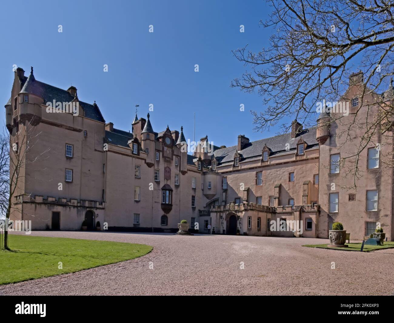 Rear entrance and courtyard to Fyvie Castle Stock Photo - Alamy