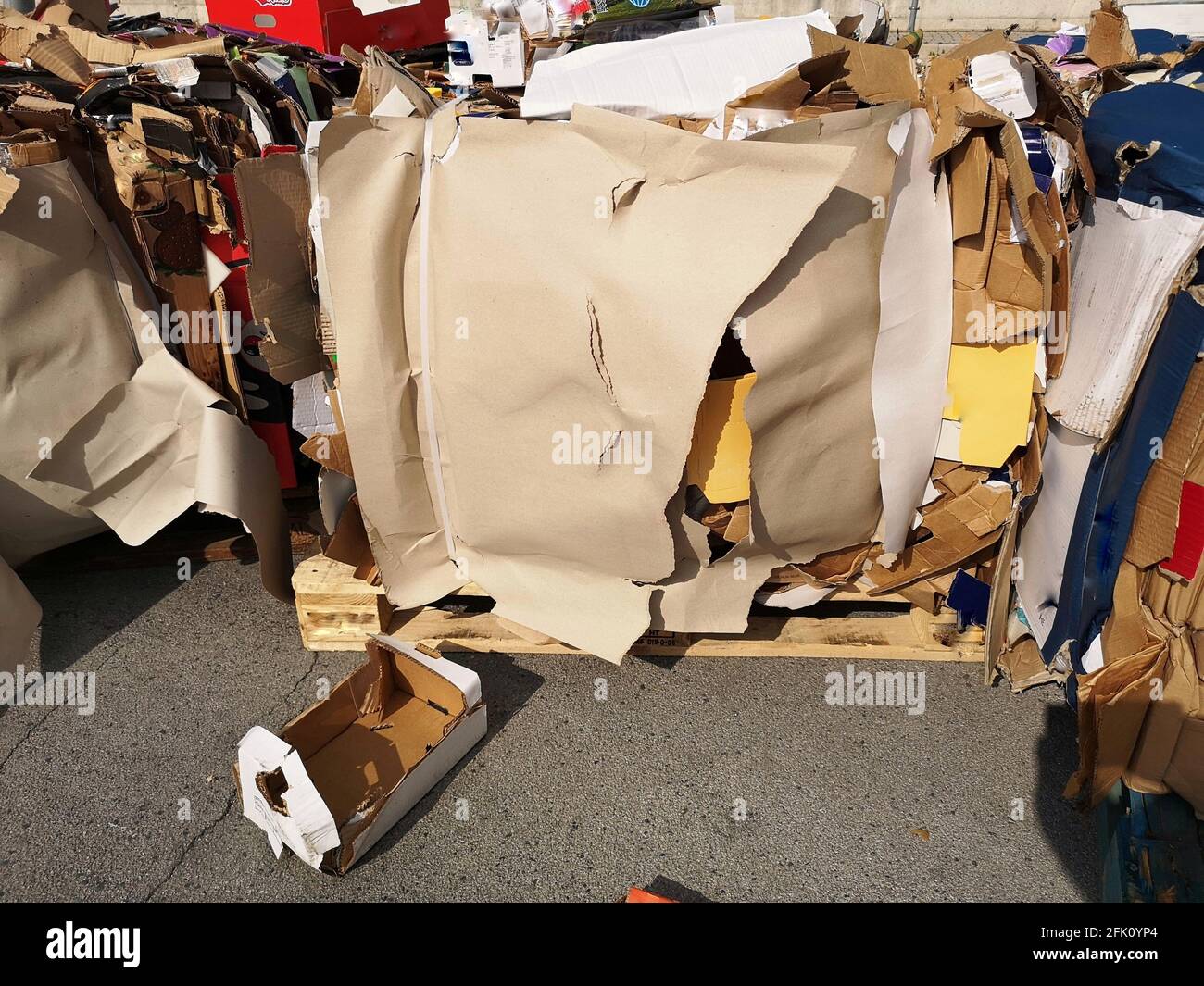 Pallet with recyclable cartons and paper Stock Photo - Alamy