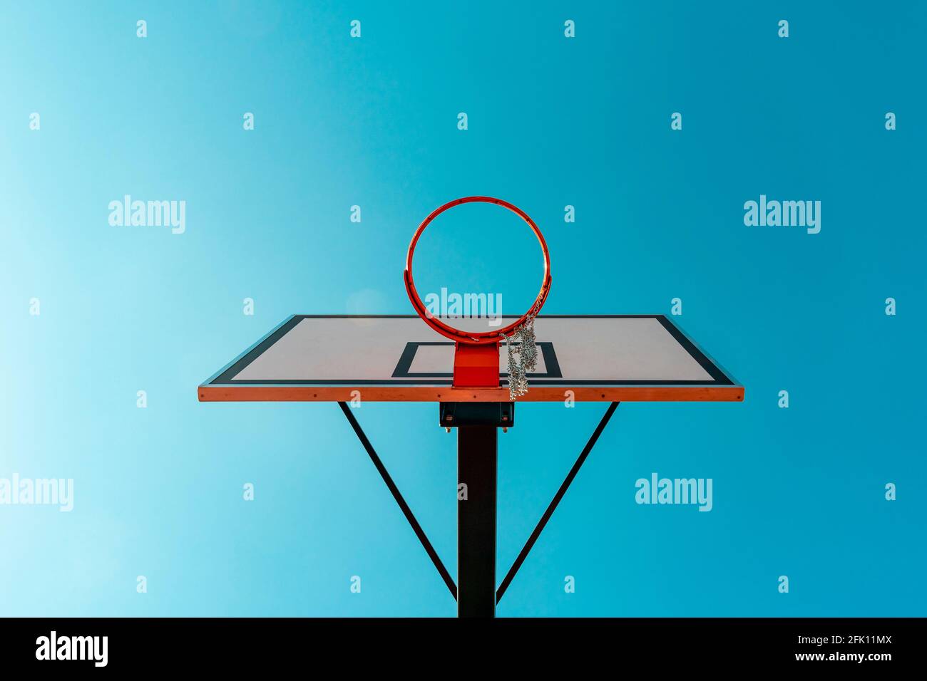 Basketball hoop damaged hi-res stock photography and images - Alamy