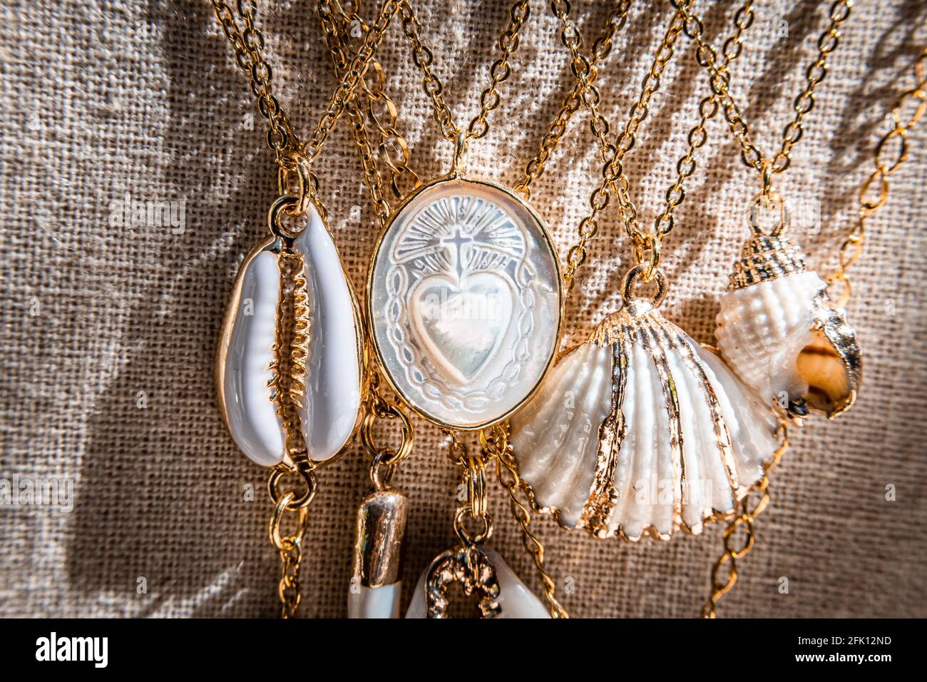 Gold and jewels hi-res stock photography and images - Alamy