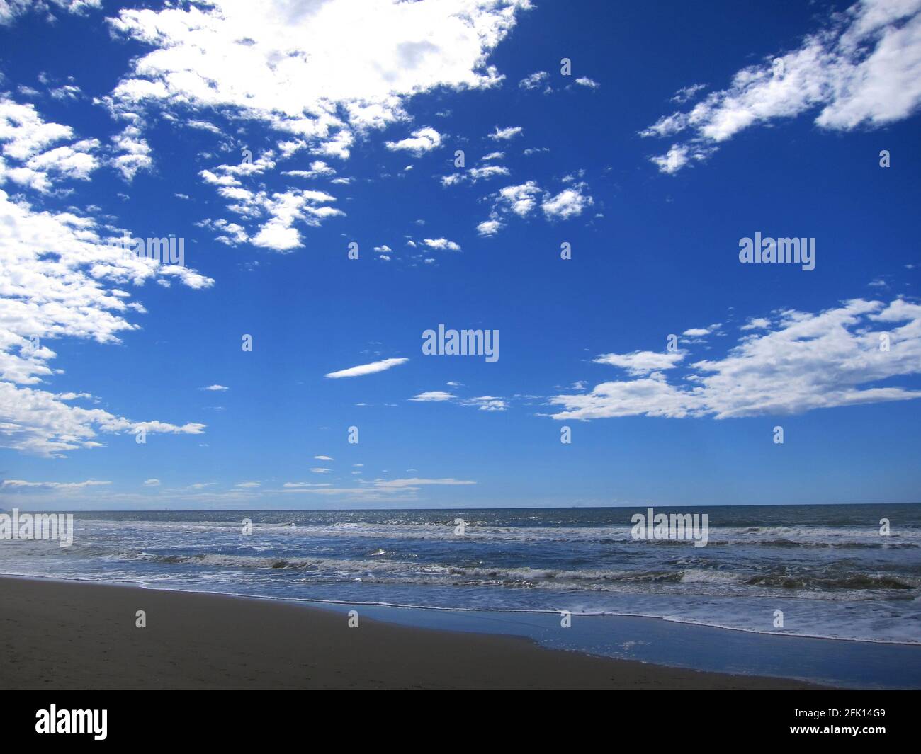 Relaxing tuscan beach horizon view Stock Photo - Alamy