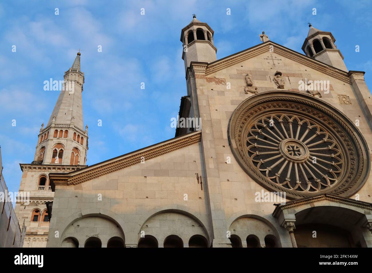 Modena italy cathedral hi-res stock photography and images - Alamy
