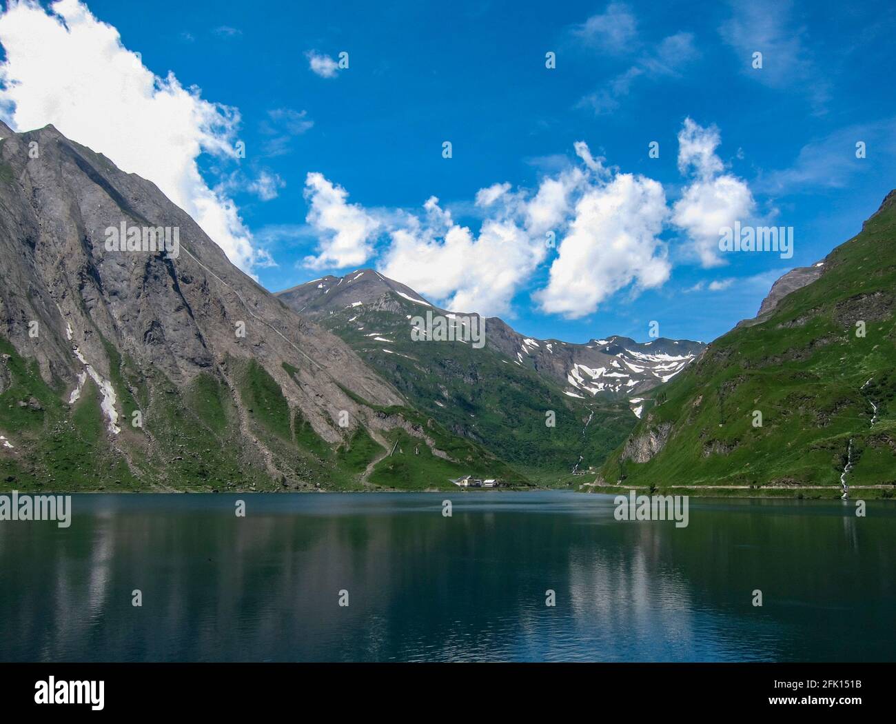 High alps mountain lake hi-res stock photography and images - Alamy