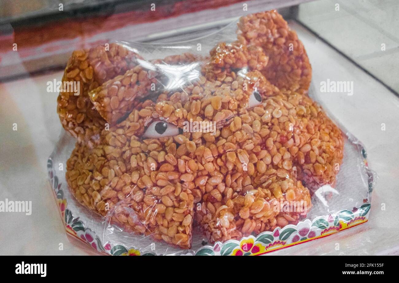 Chinese love to eat pork and pork faces sesame peanut cake China Town ...