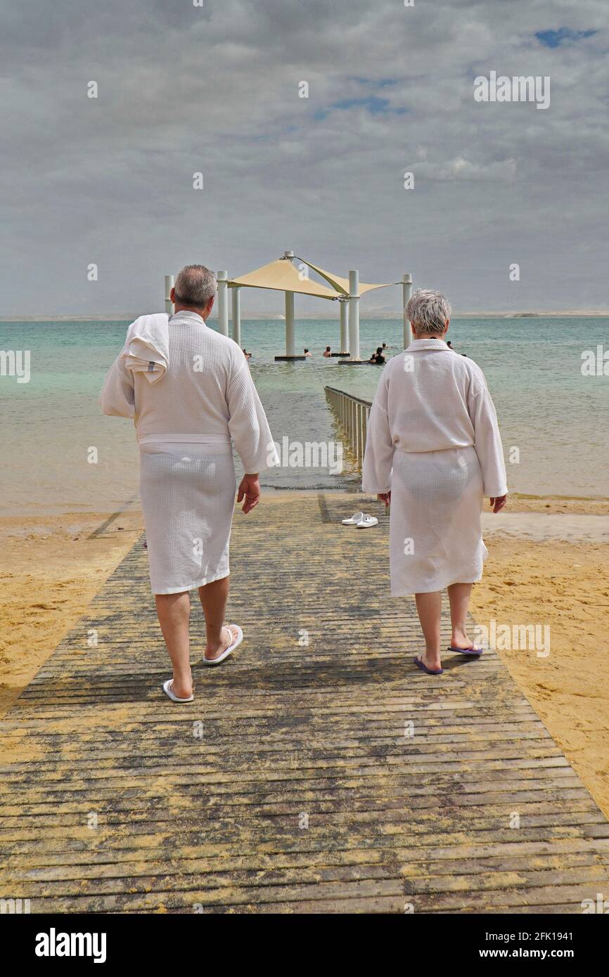 White robes israel hi-res stock photography and images - Alamy