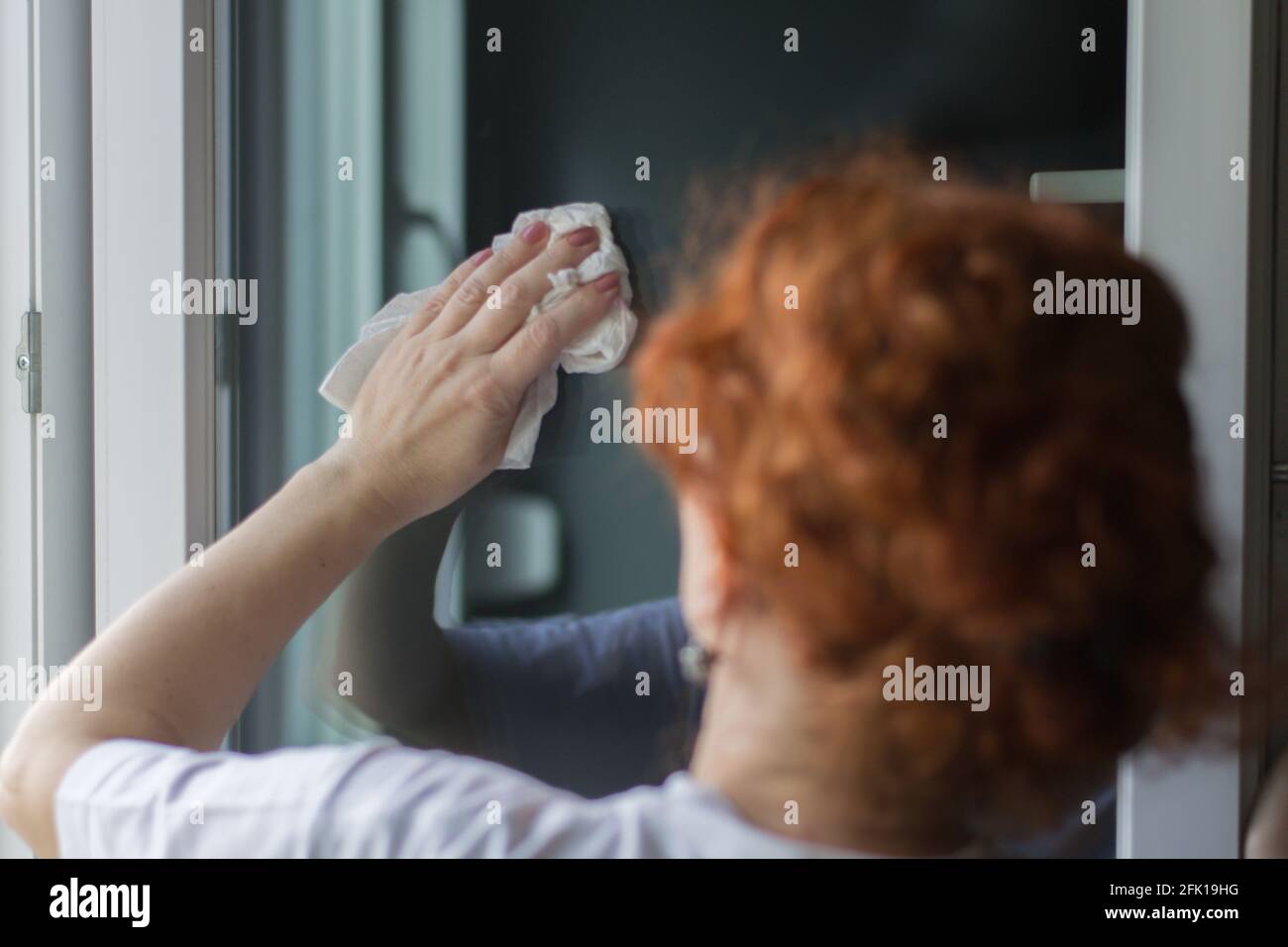 Selective focus of a woman's hand cleaning window Stock Photo - Alamy