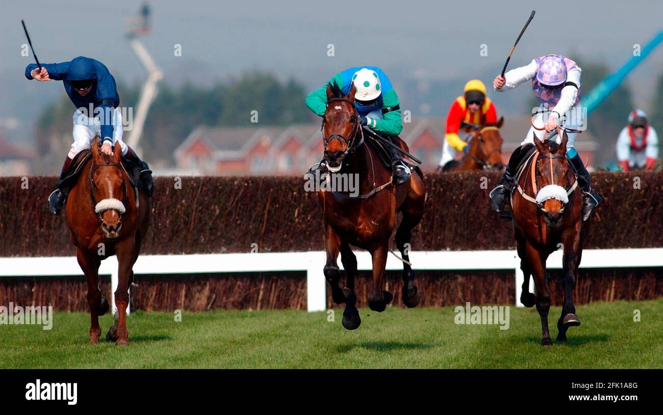 RACING AINTREE 2ND DAY 5/5/2002 MARTELL MELLING CHASE WINNER (LEFT ...