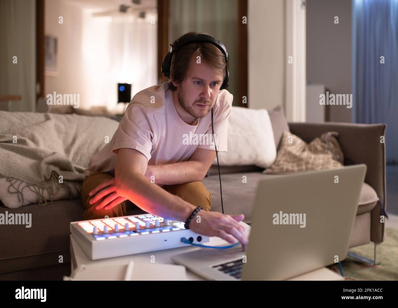 Dj using sound equipment hi-res stock photography and images - Alamy