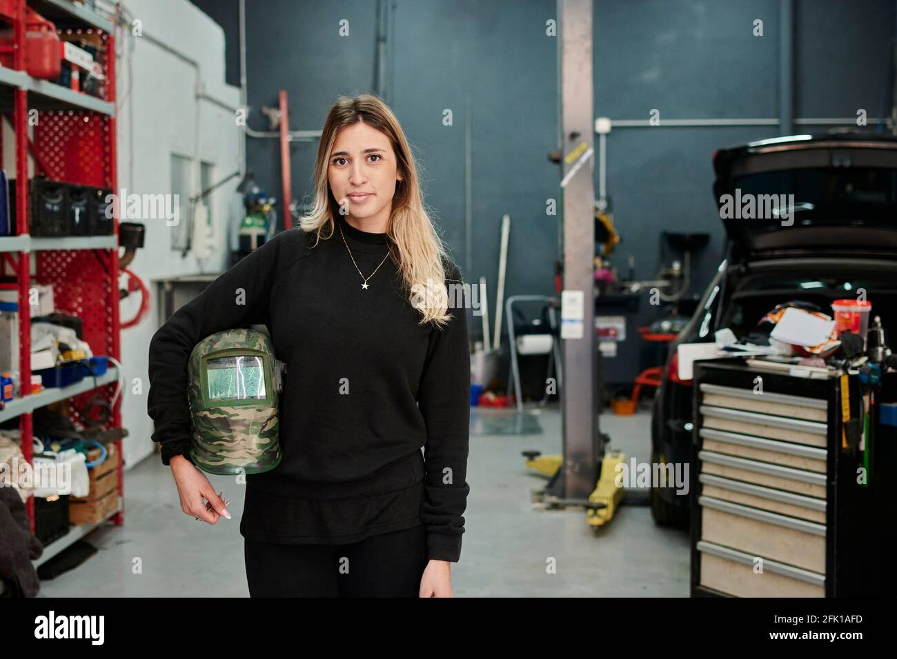 Female engineer looking at camera hi-res stock photography and images ...