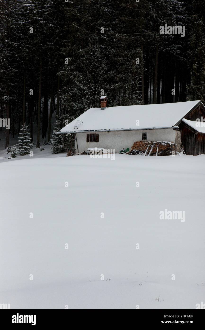Hut in the snow hi-res stock photography and images - Alamy
