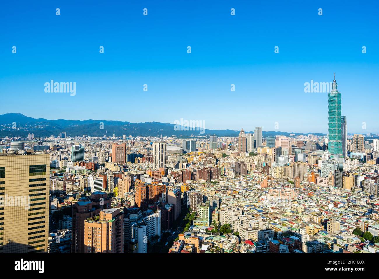 Taipei 101 taipei office block skyscraper hi-res stock photography and ...