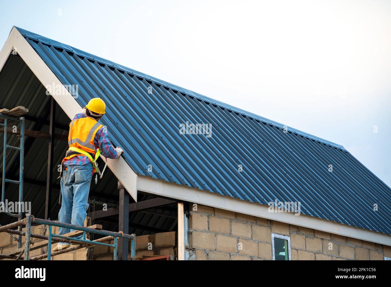 Worker fixing roof construction hi-res stock photography and images - Alamy